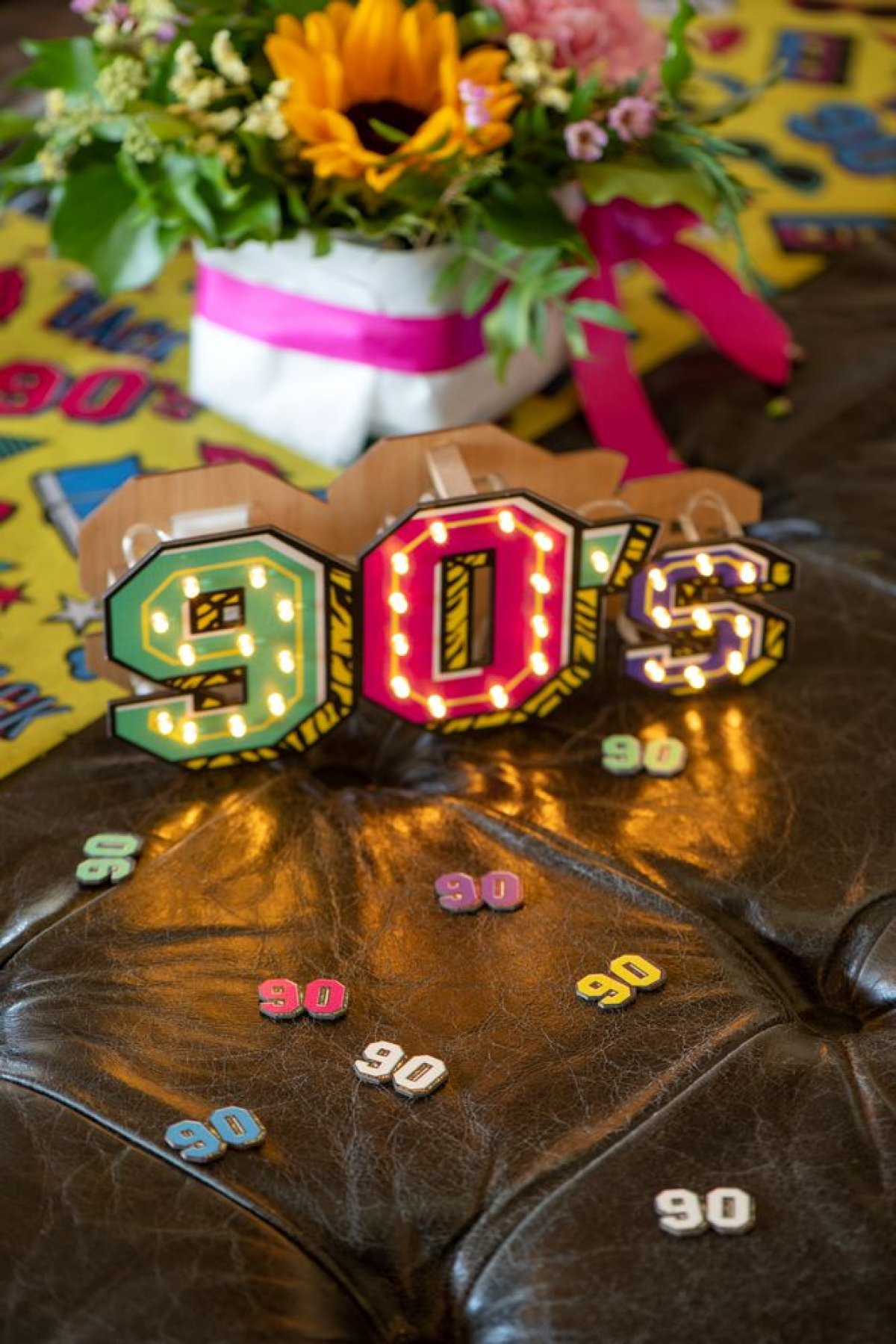 Køb LED Skilt 90's til kun 99 kr | Temashop.dk