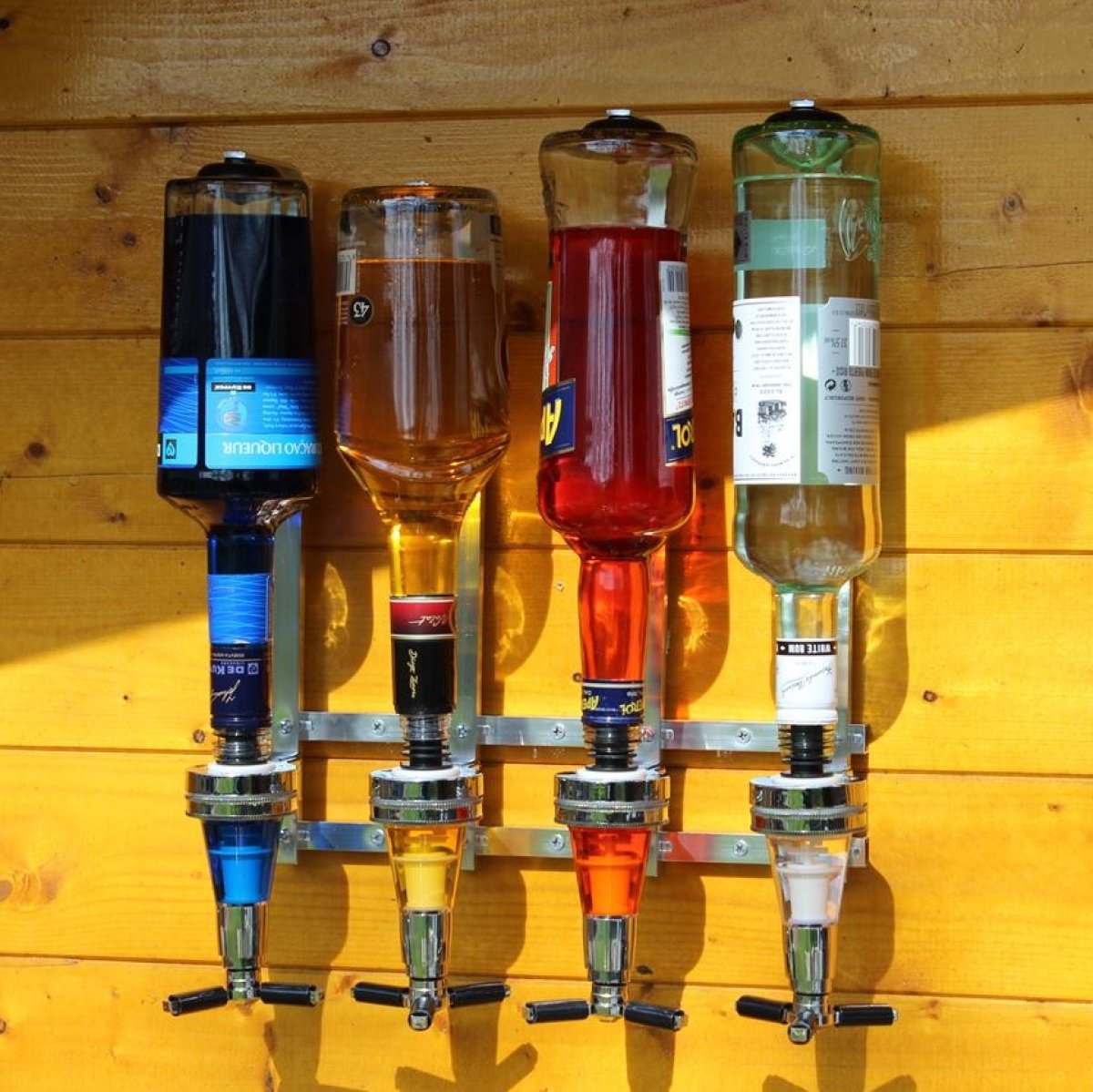 Køb Flaskeholder Vægmonteret, 4 Flasker til kun 299 kr | Temashop.dk